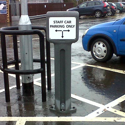 Infomaster™ Signage Bollard with Social Distancing Sign - Glasdon ...