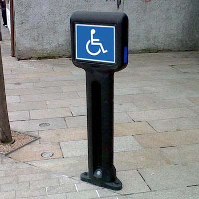 Infomaster™ Signage Bollard with Social Distancing Sign - Glasdon ...